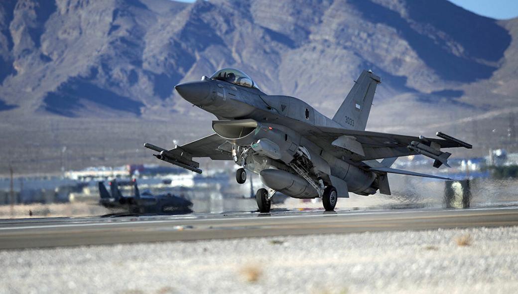 Τα μαχητικά αεροσκάφη F-16 των ΗΑΕ που βρίσκονται στην Σούδα (βίντεο ...