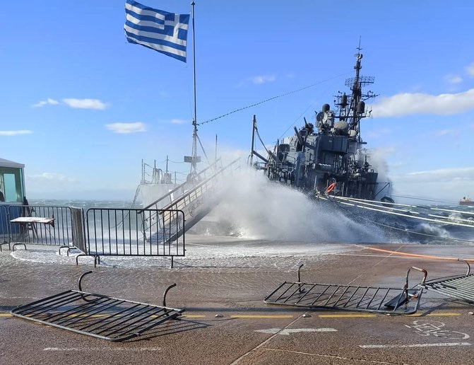 Θεσσαλονίκη: Άμεσος κίνδυνος να βυθιστεί μέσα στο λιμάνι το ιστορικό Α ...
